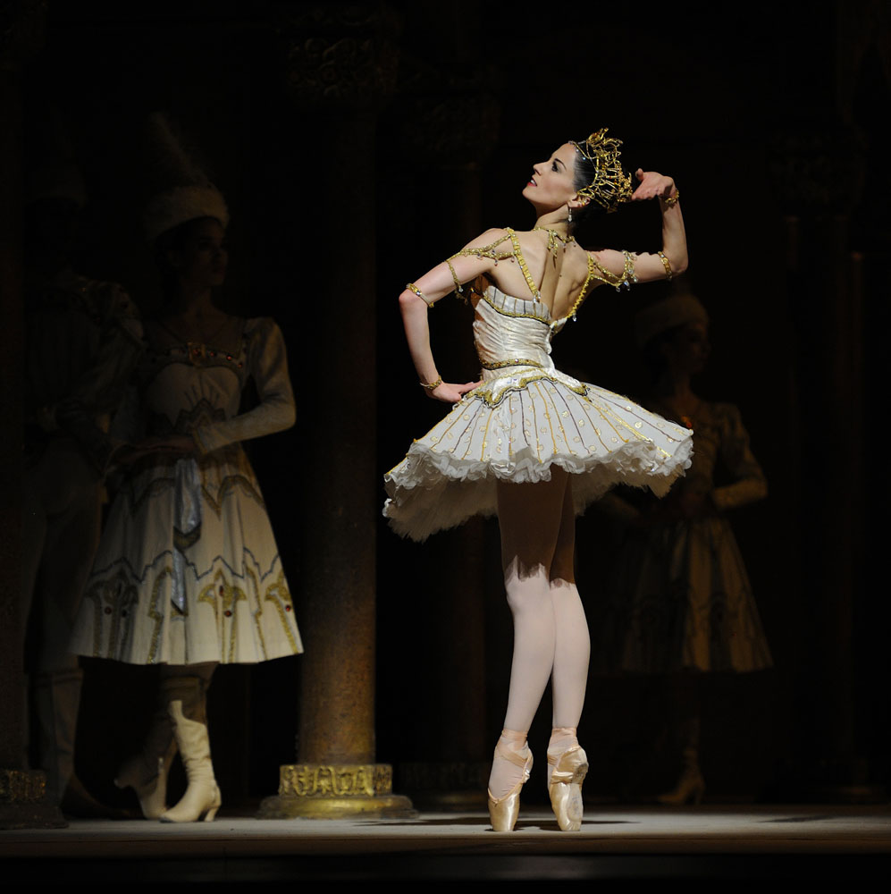 Gaspar, El Lugareño: Ballet "Raymonda" (por Florencia Guglielmotti)