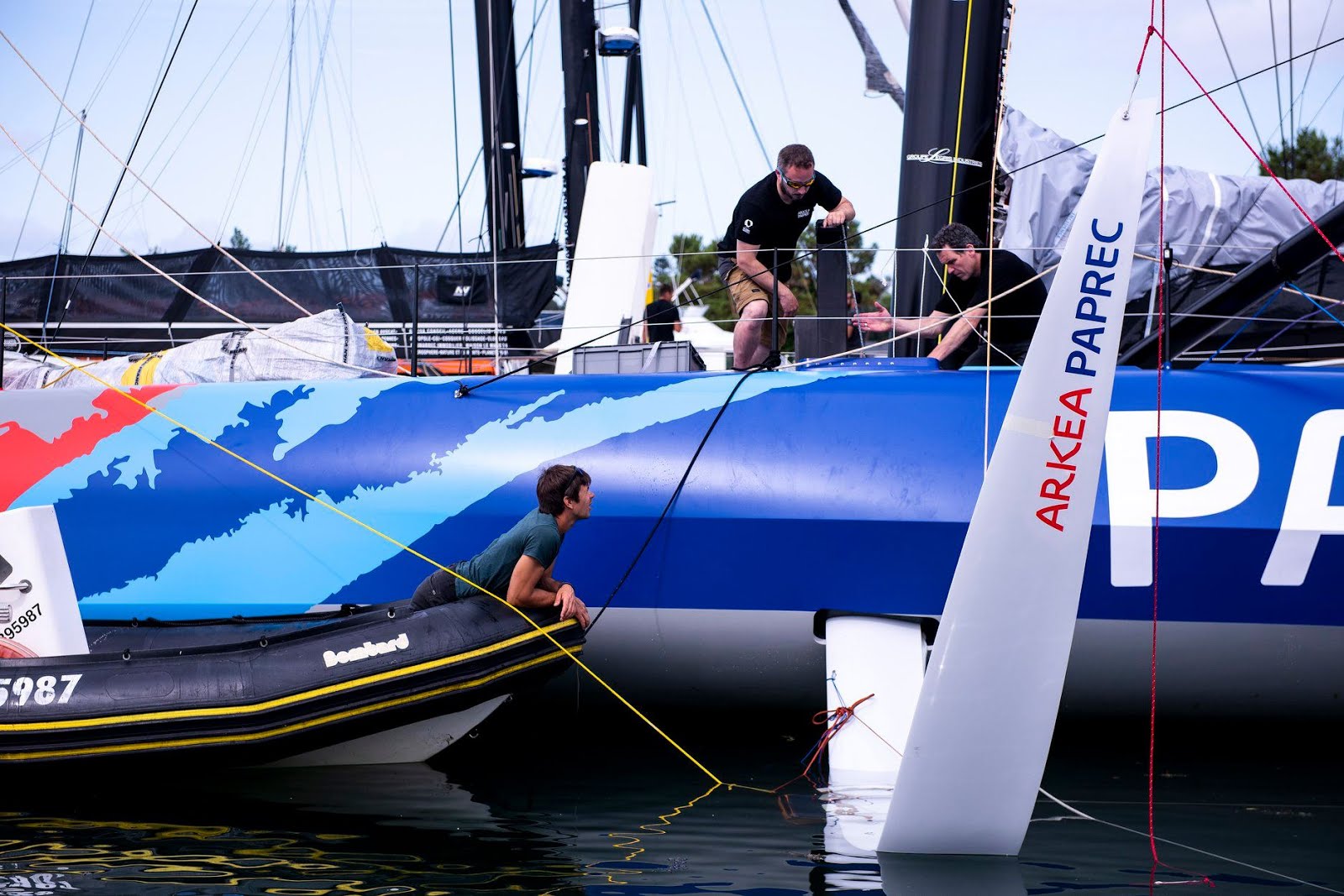 Foils en place sur Arkéa Paprec, l'IMOCA de Sébastien Simon paré pour ...