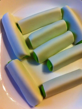 How to Make Sugared Lime Cupcake Toppers out of Fondant