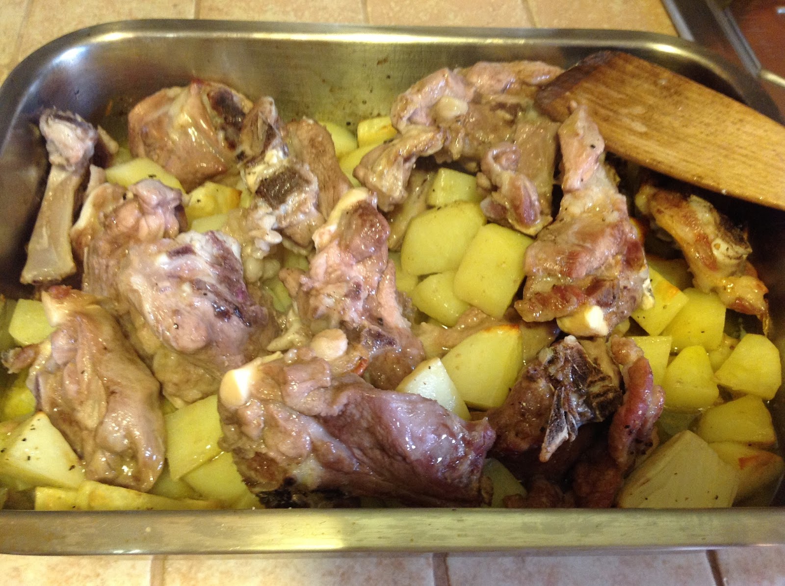 mangiaconrosa: Capretto (o agnello) al forno con patate (e piselli)
