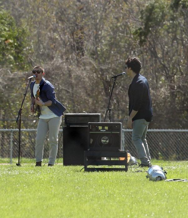 JonasBNoticias: Los Jonas Brothers grabando su nuevo video musical "Pom ...