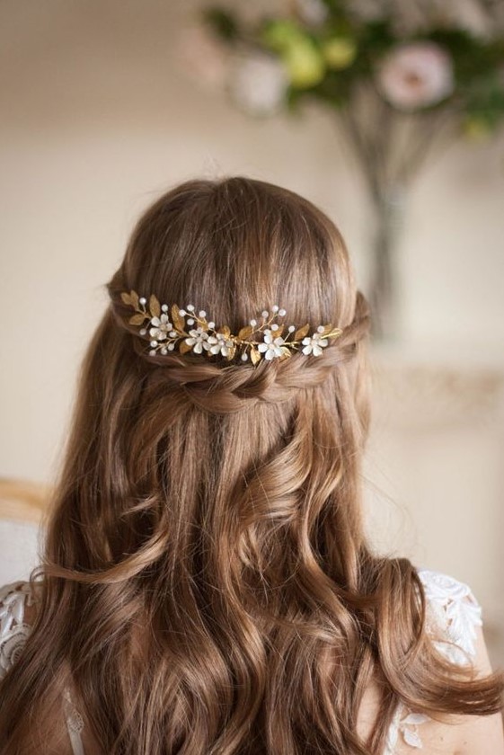 √ 25 Model Rambut Wisuda Digerai Paling Cantik dan Elegan Terbaru ...