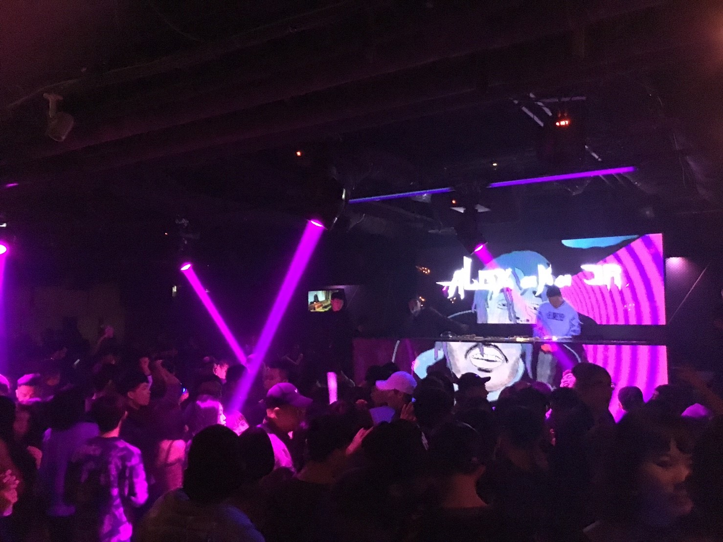 2020台北夜店全店專訂包廂/卡座 Ruff Babe18 Wave KLASH IKON 優惠諮詢: 台北時尚夜店TAIPEI ...