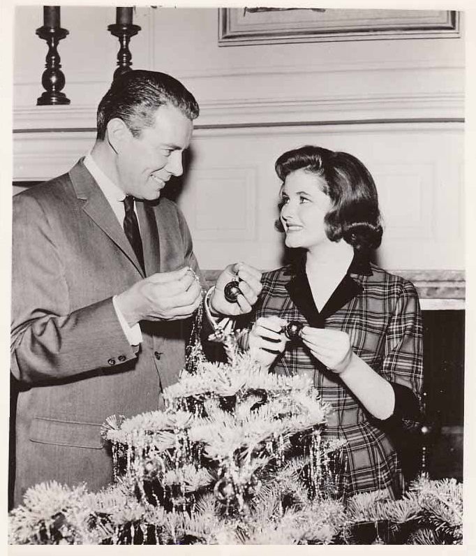 Tralfaz: Bachelor Father