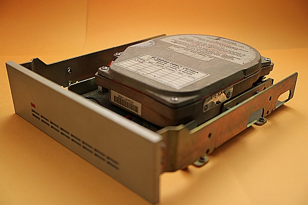 BugWorkShop - 甲蟲工作室: MiniScribe 8051A 42MB 硬碟機（Hard Disk Drive）電子部分拆解（二）