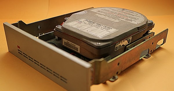 BugWorkShop - 甲蟲工作室: MiniScribe 8051A 42MB 硬碟機（Hard Disk Drive）電子部分拆解（二）