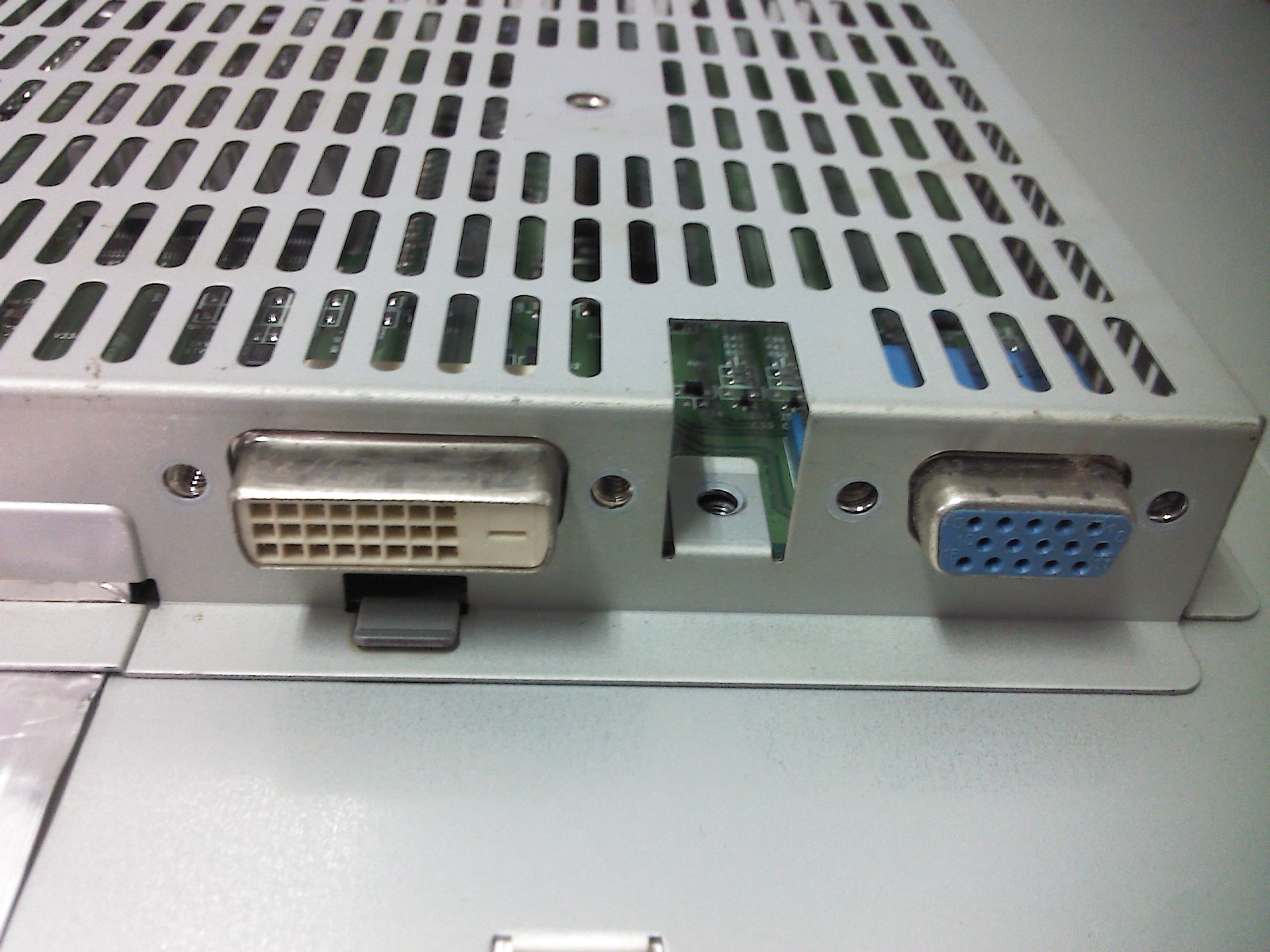 怕冷的企鵝: 螢幕維修 Polyview V293