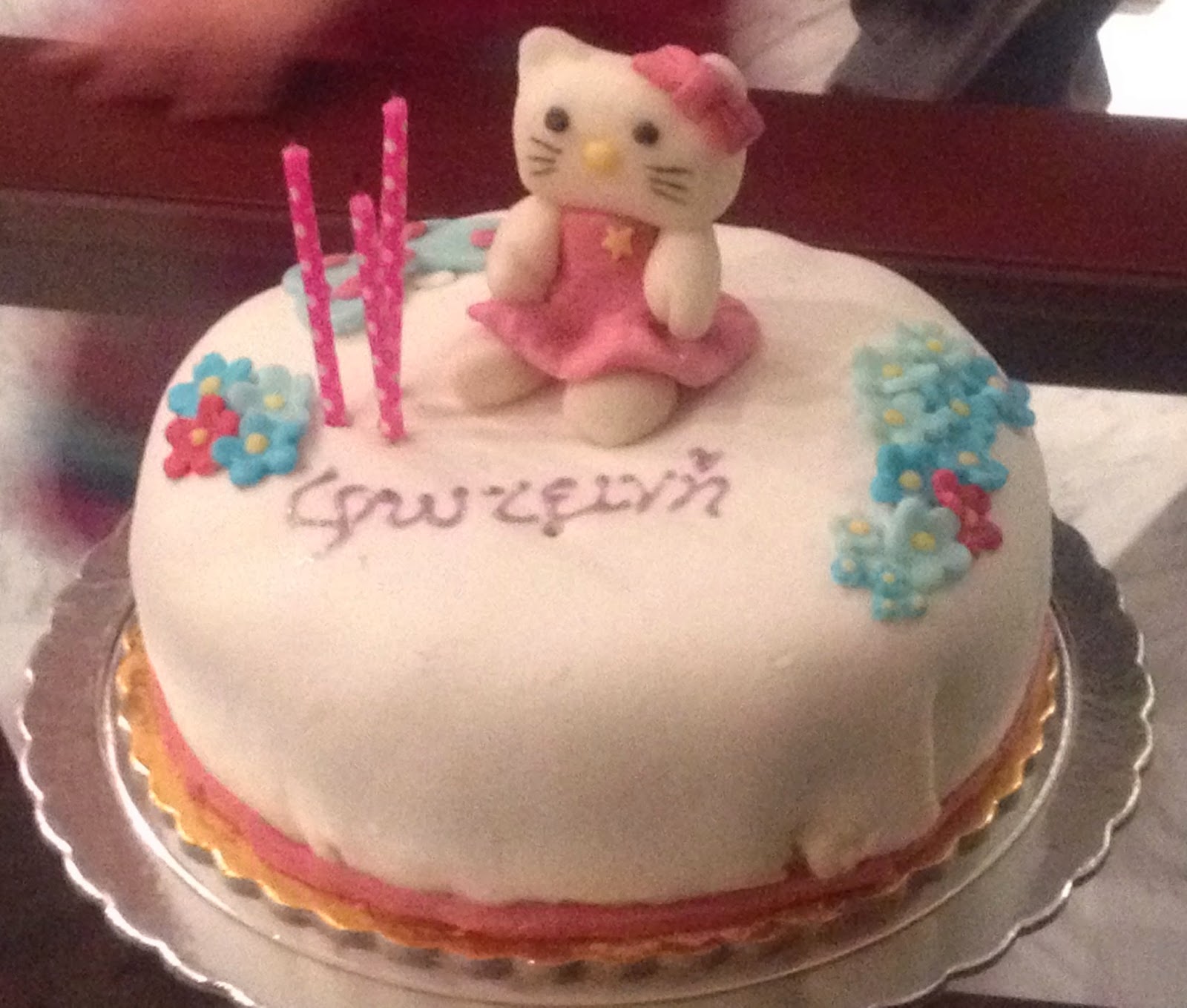 Σπιτικές δημιουργίες για πάρτυ και βάφτιση: ΤΟΥΡΤΑ ΖΑΧΑΡΟΠΑΣΤΑΣ HELLO ...