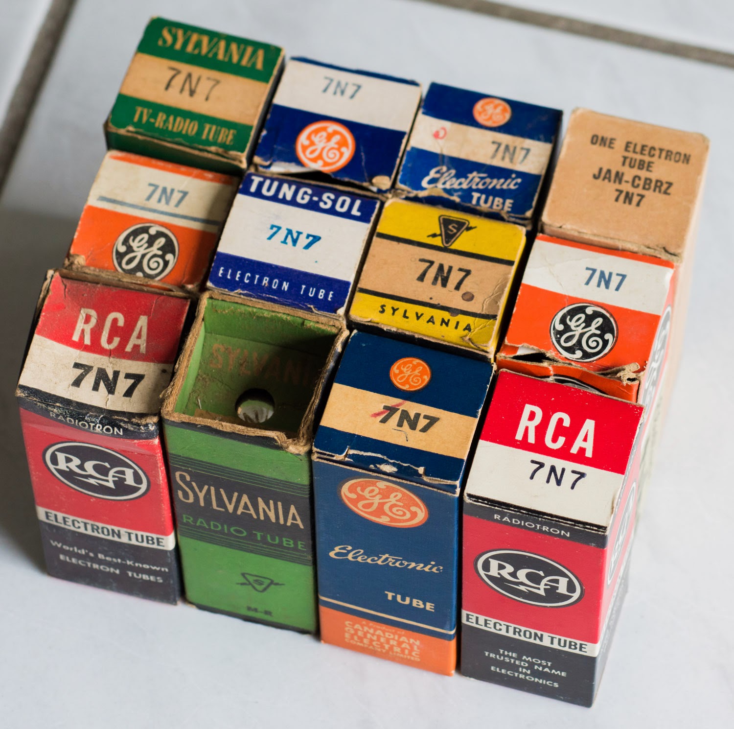 VinylSavor: Tube of the Month : The 7N7