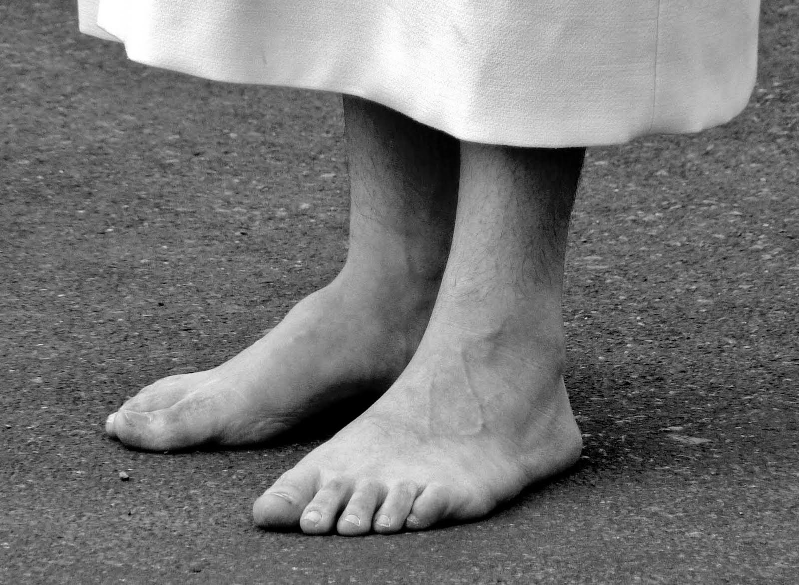 El Rincón del Anacoreta: CON LOS PIES DESCALZOS