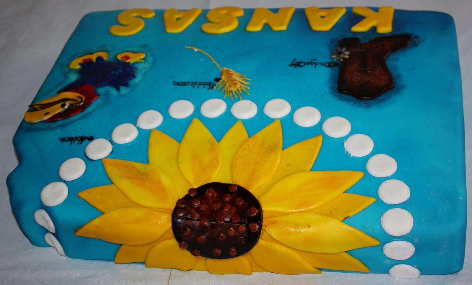 The Cake Mama: Kansas State and Sunflower Cake