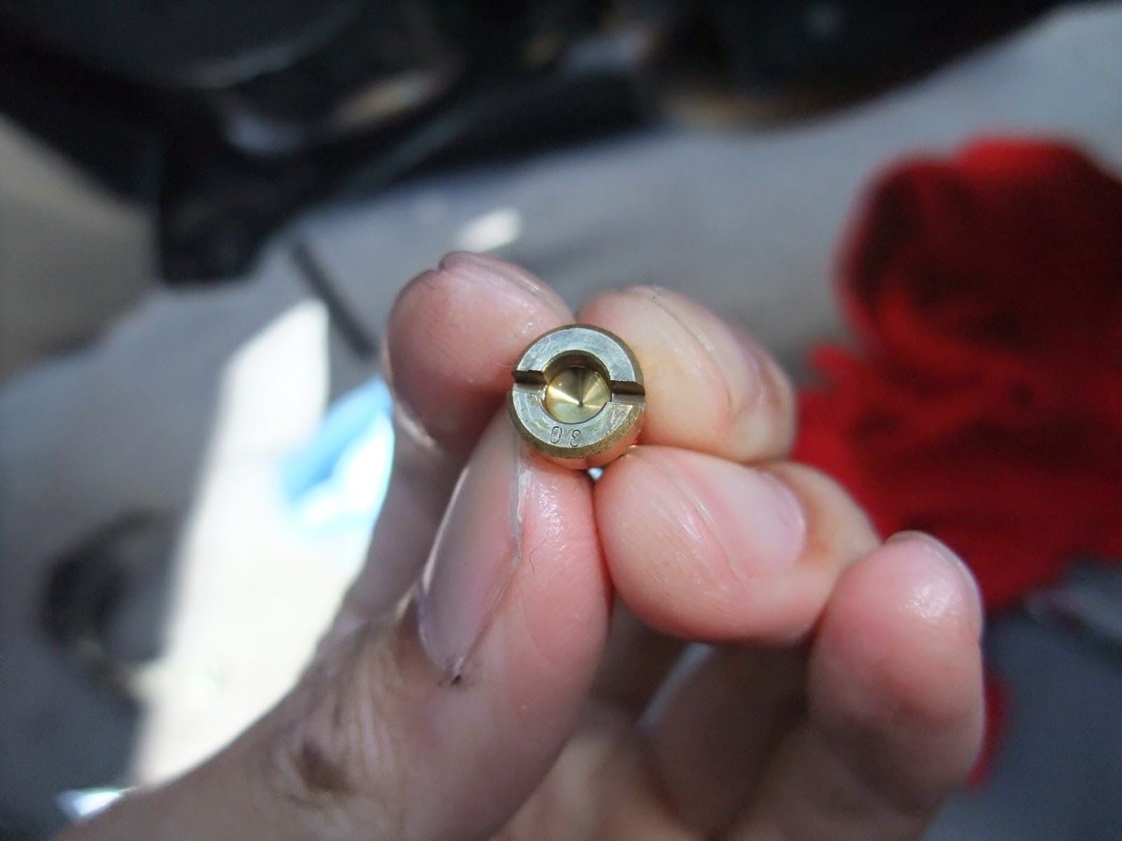 ARTOO - DETOO: KTM 990 Superduke clutch oil jet cleaning