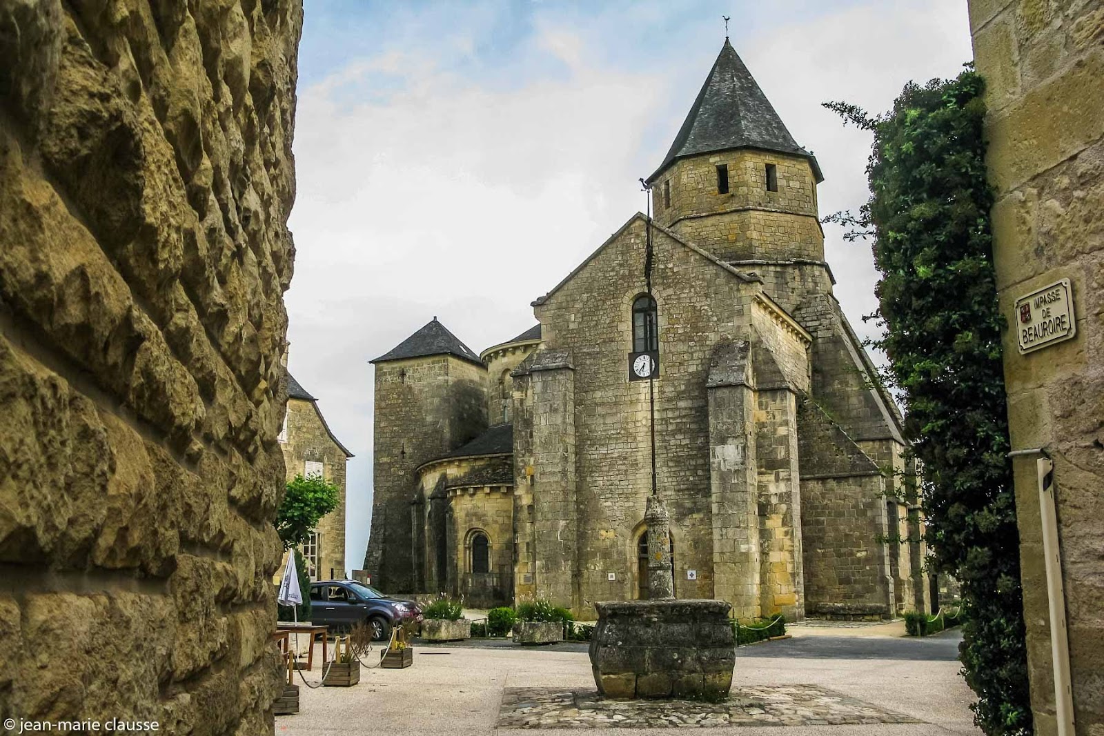 Découvrir la France en photos: 70 - SAINT ROBERT. (Corrèze -19)