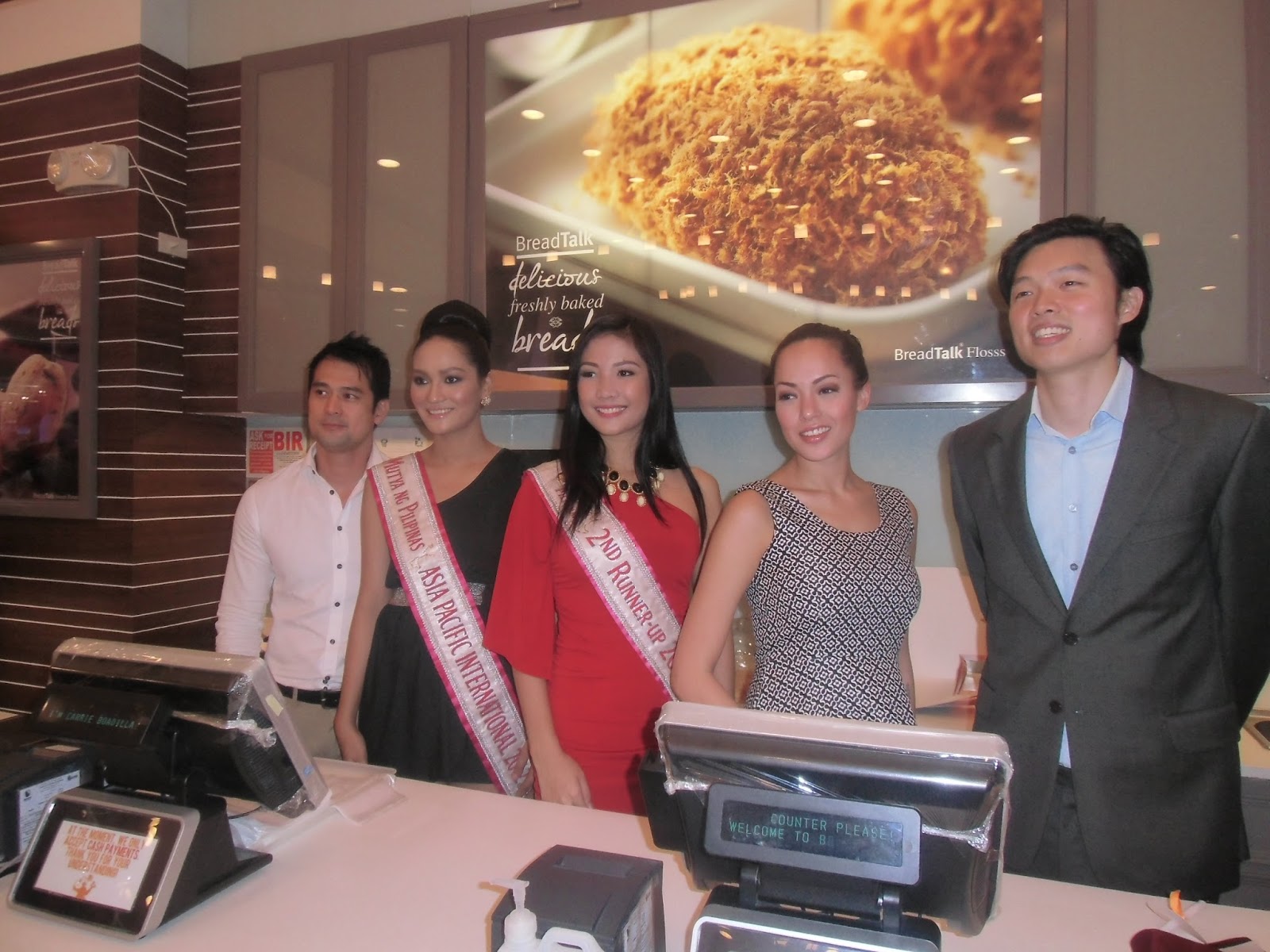 Fun Food Fights: BreadTalk and Toast Box Opens at SM Aura Premier