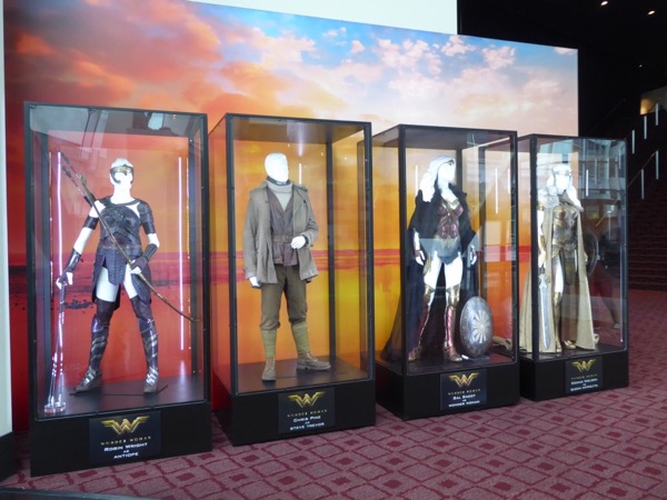 Hollywood Movie Costumes and Props: Gal Gadot and Connie Nielsen Wonder ...