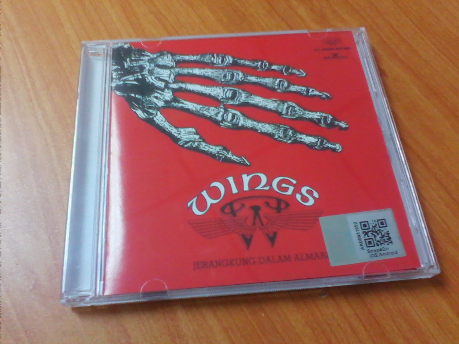 UVIANHELL696: WINGS - JERANGKUNG DALAM ALMARI