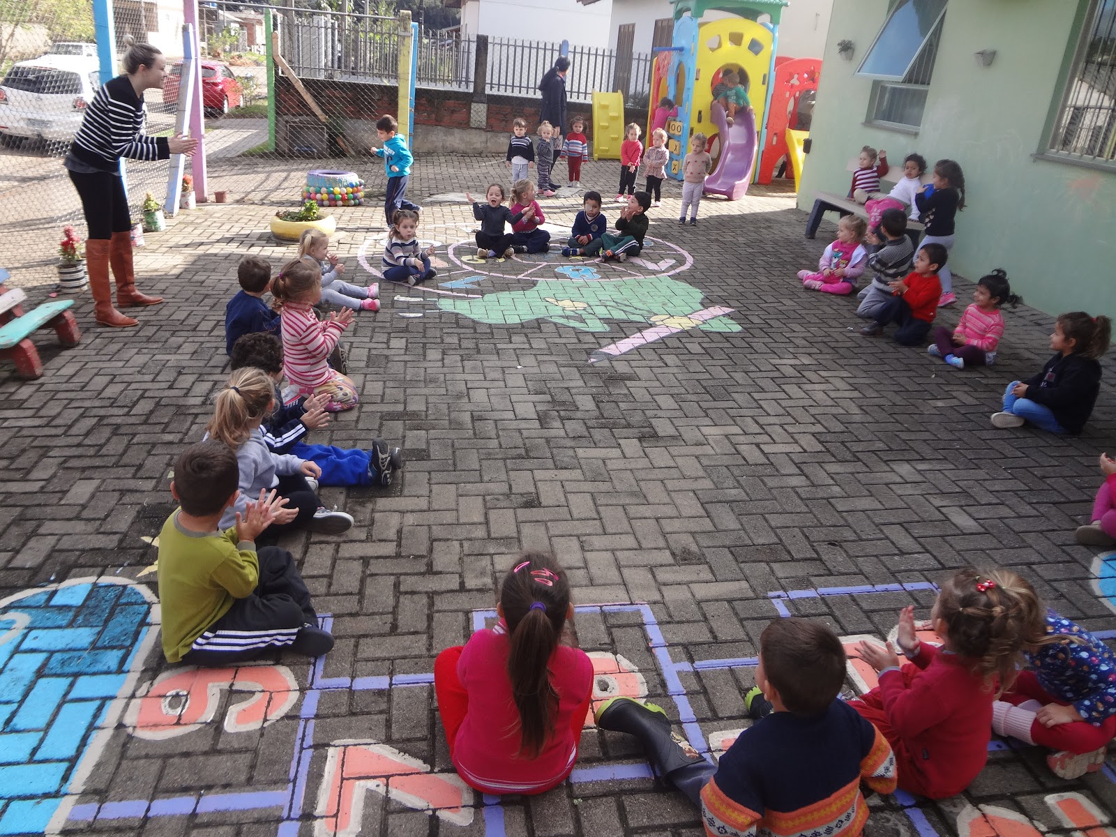 EMEI Sempre Viva: Semana do Brincar! Brincadeira do Ovo-Choco na turma ...