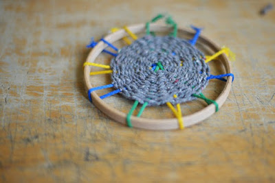 Χειροτεχνήματα: υφαίνουμε χωρίς αργαλειό /weaving without a loom