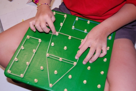 Teje en PEQUES: Fabricar un geoplano