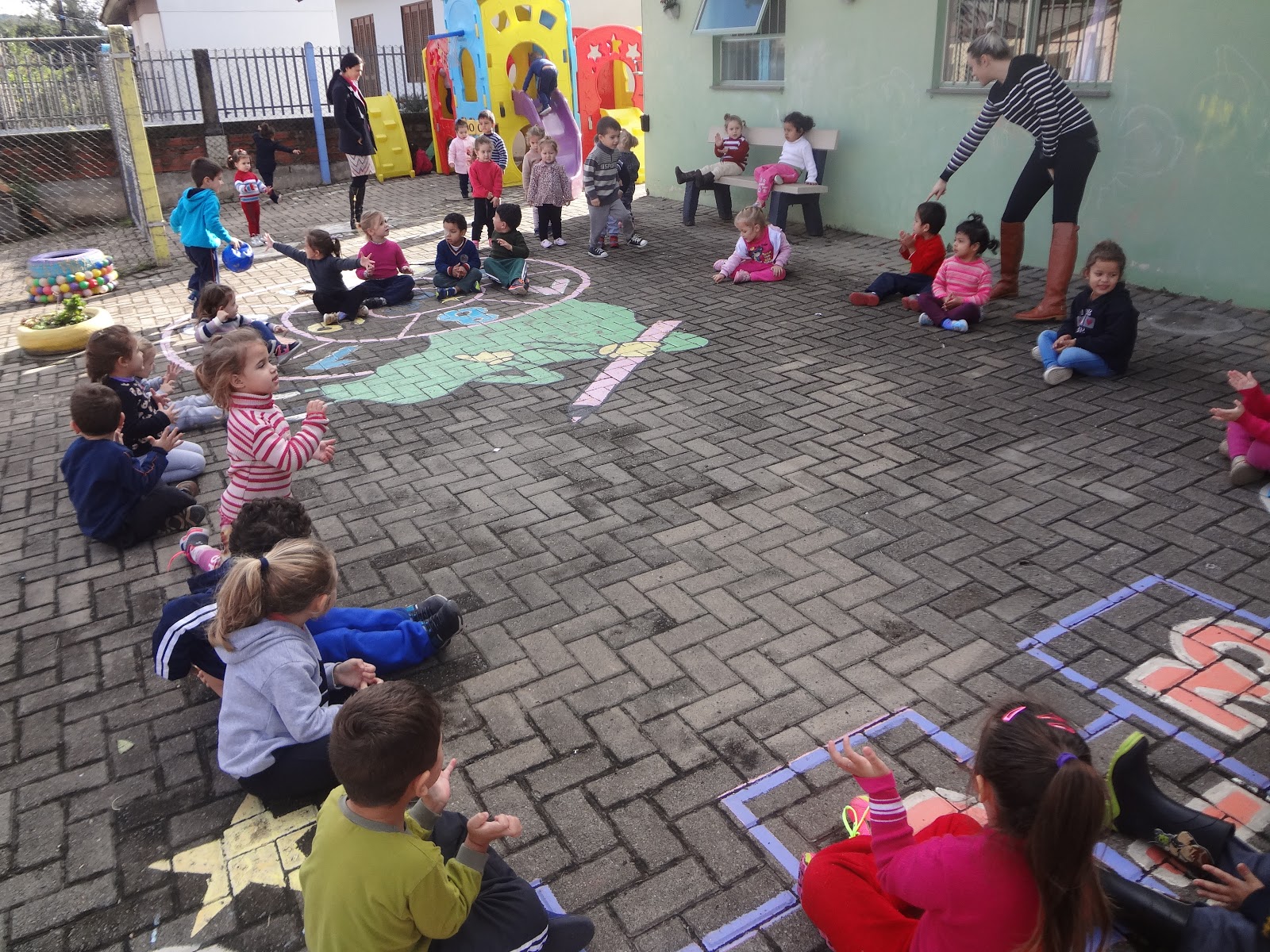 EMEI Sempre Viva: Semana do Brincar! Brincadeira do Ovo-Choco na turma ...