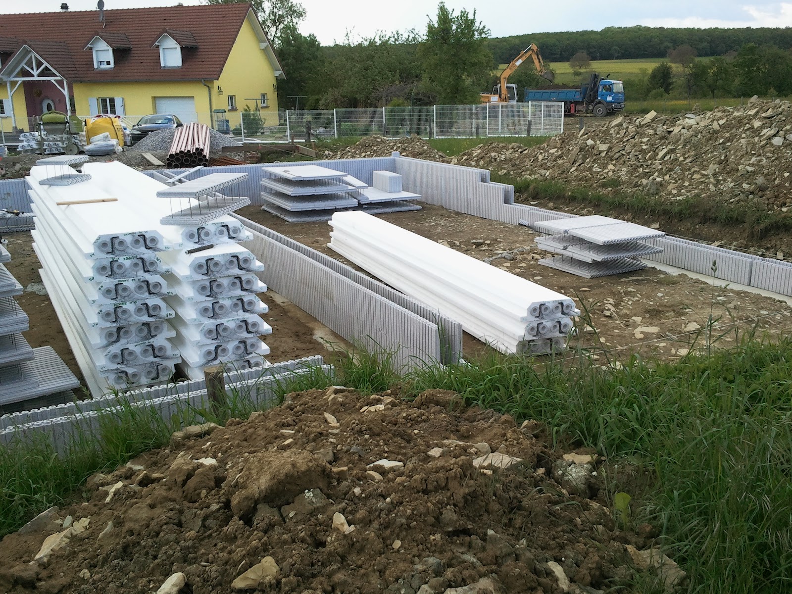 CONSTRUCTION EUROMAC2 2012: 16 MONTAGE DU VIDE SANITAIRE