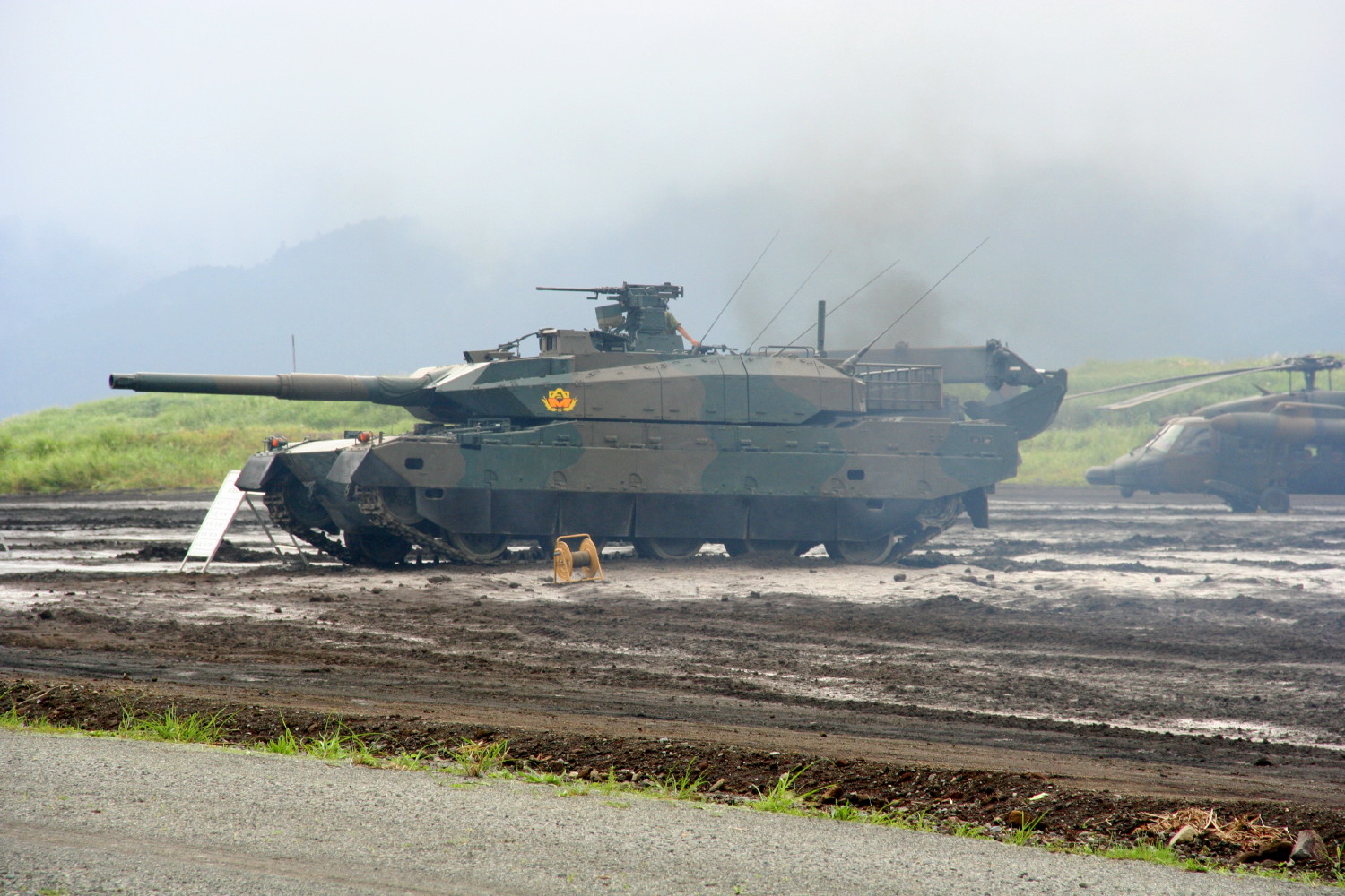 Japanese Type 10 Main Battle Tank (MBT) Debuts in Military Exercise ...