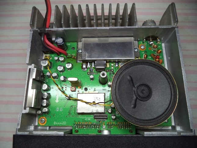 MEDAN RADIO: Icom IC-2000 no.1