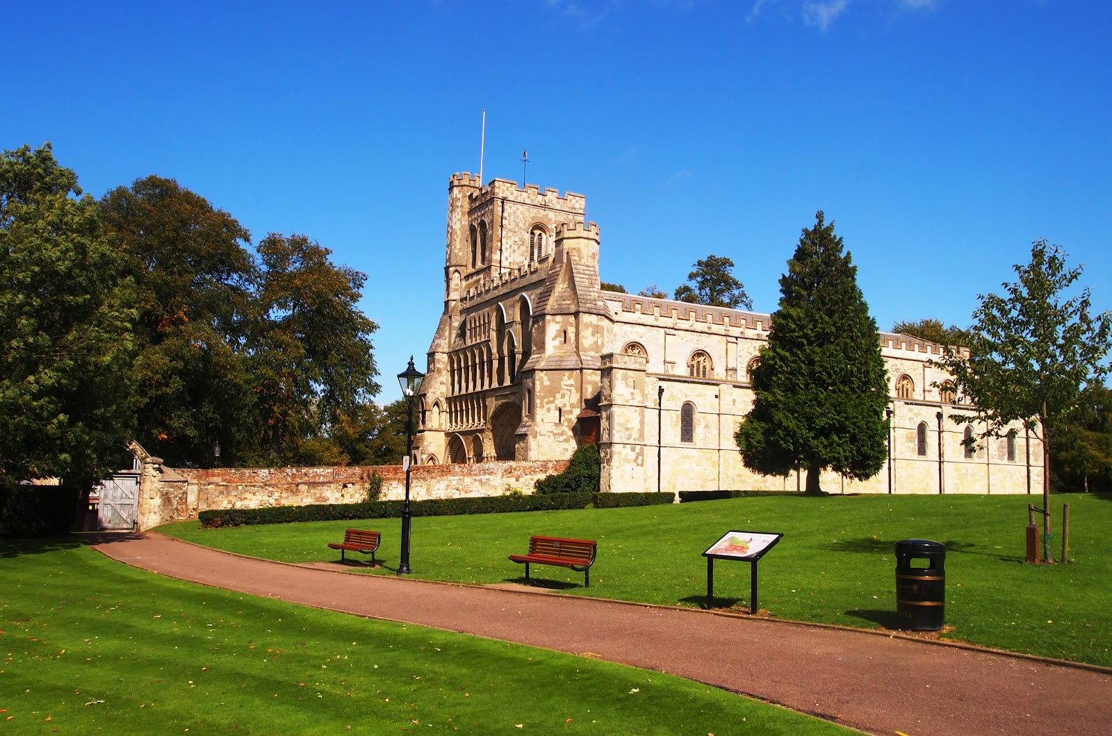 Dunstabelle's Dunstable: The Priory Grounds Dunstable