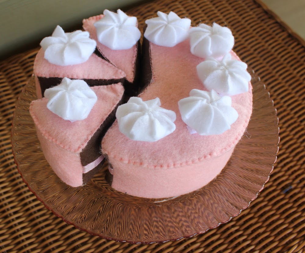 Stitchnquilt: Making a Cake