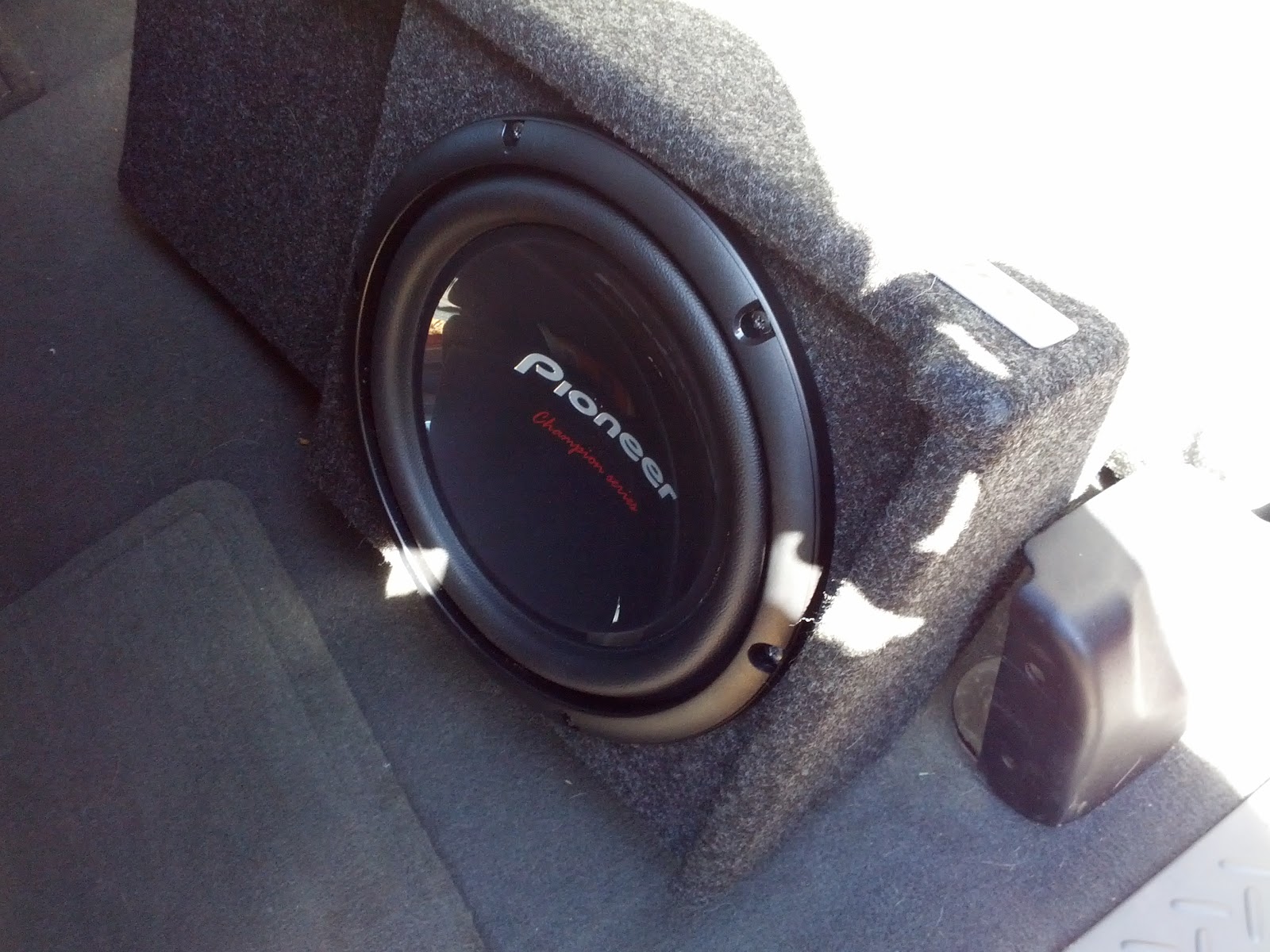 Erix thoughts...: Pioneer 10" sub install w/ MB Quart amp