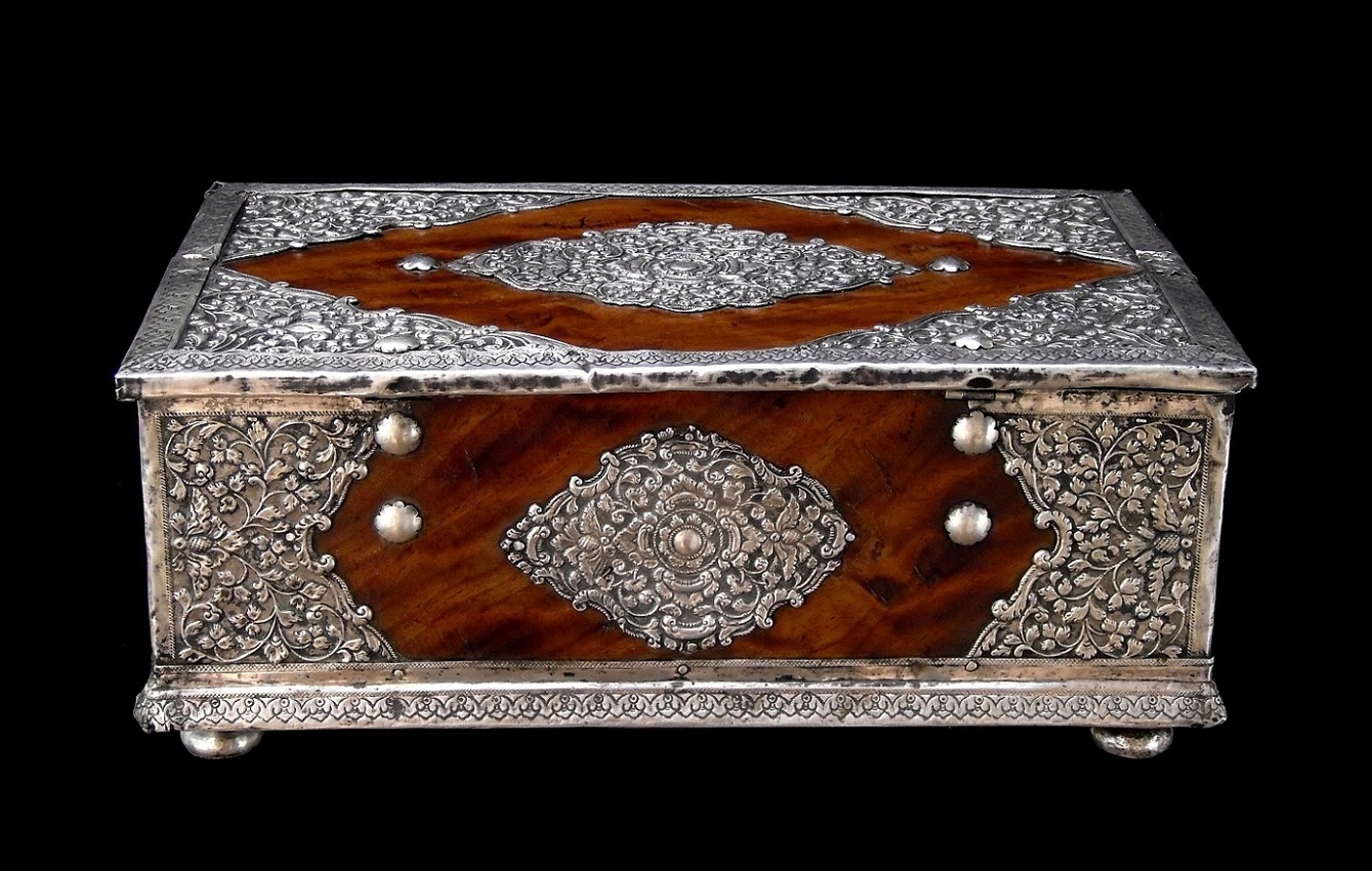 PATINA FOLK & ETHNOGRAPHIC ART: DUTCH COLONIAL SILVER MOUNTED BETEL BOX SET