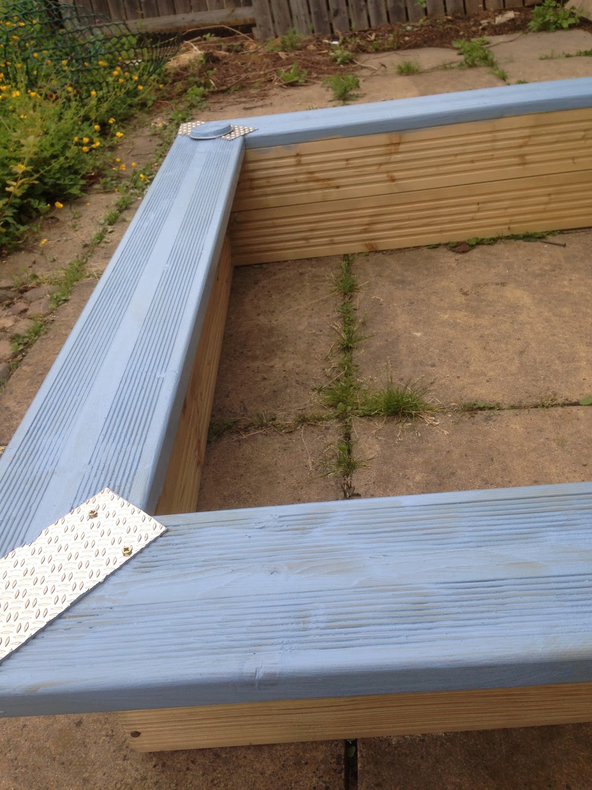 How to Build a Children's Sandpit | B&Q DIY Challenge ... The Yorkshire ...