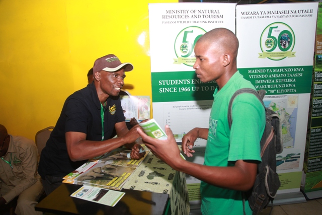 WAGENI WAFURIKA MALI ASILI NA UTALII KATIKA MAONYESHO YA SABASABA ...