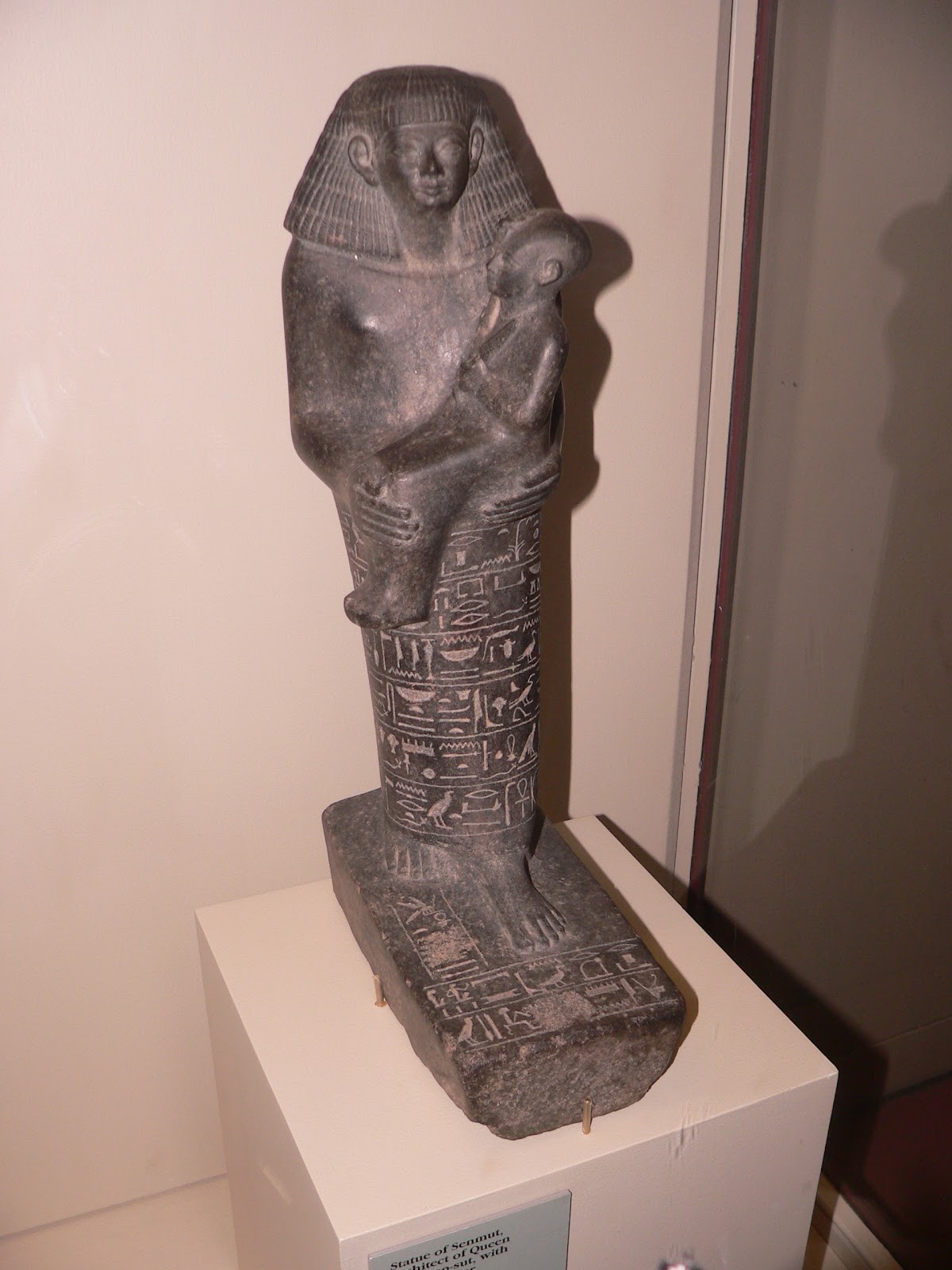 HATSHEPSUT PROJECT: Statue of Senenmut and Neferure - Field Museum ...