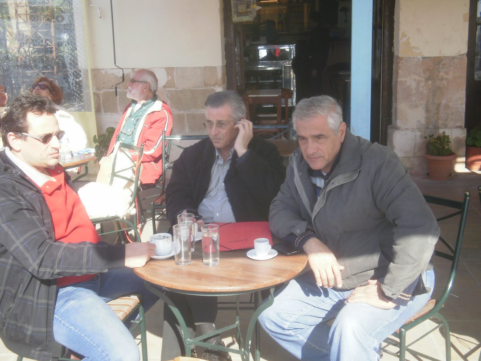 aiakosrex: ΔΙΑΛΕΙΜΜΑ ΓΙΑ ΚΑΦΕ ΣΤΟ ΠΑΡΑΔΟΣΙΑΚΟ ΚΑΦΕΝΕΙΟ