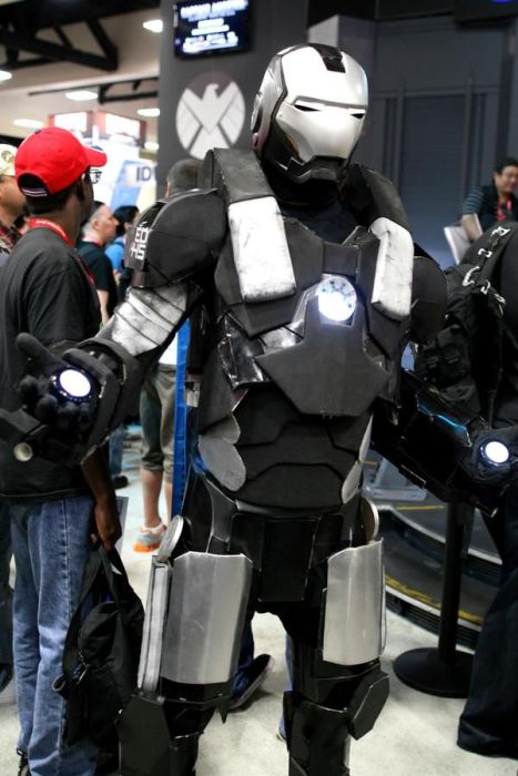Innova: Cosplay Costumes Dress Up for Comic Con (36 Photos)