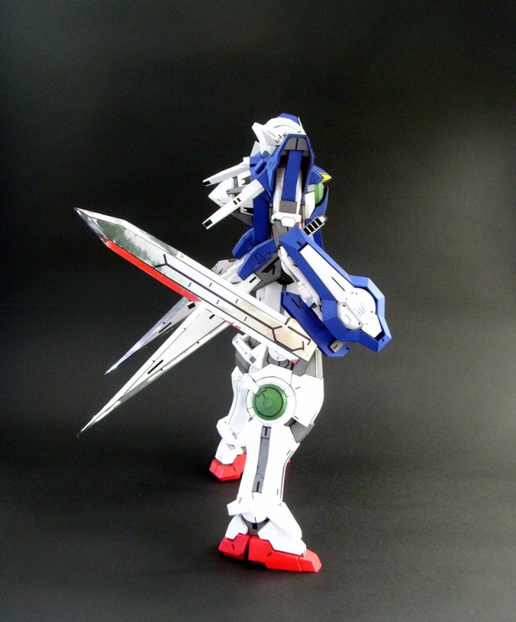 Gundam Meisters: Papercraft Model - Gundam Exia