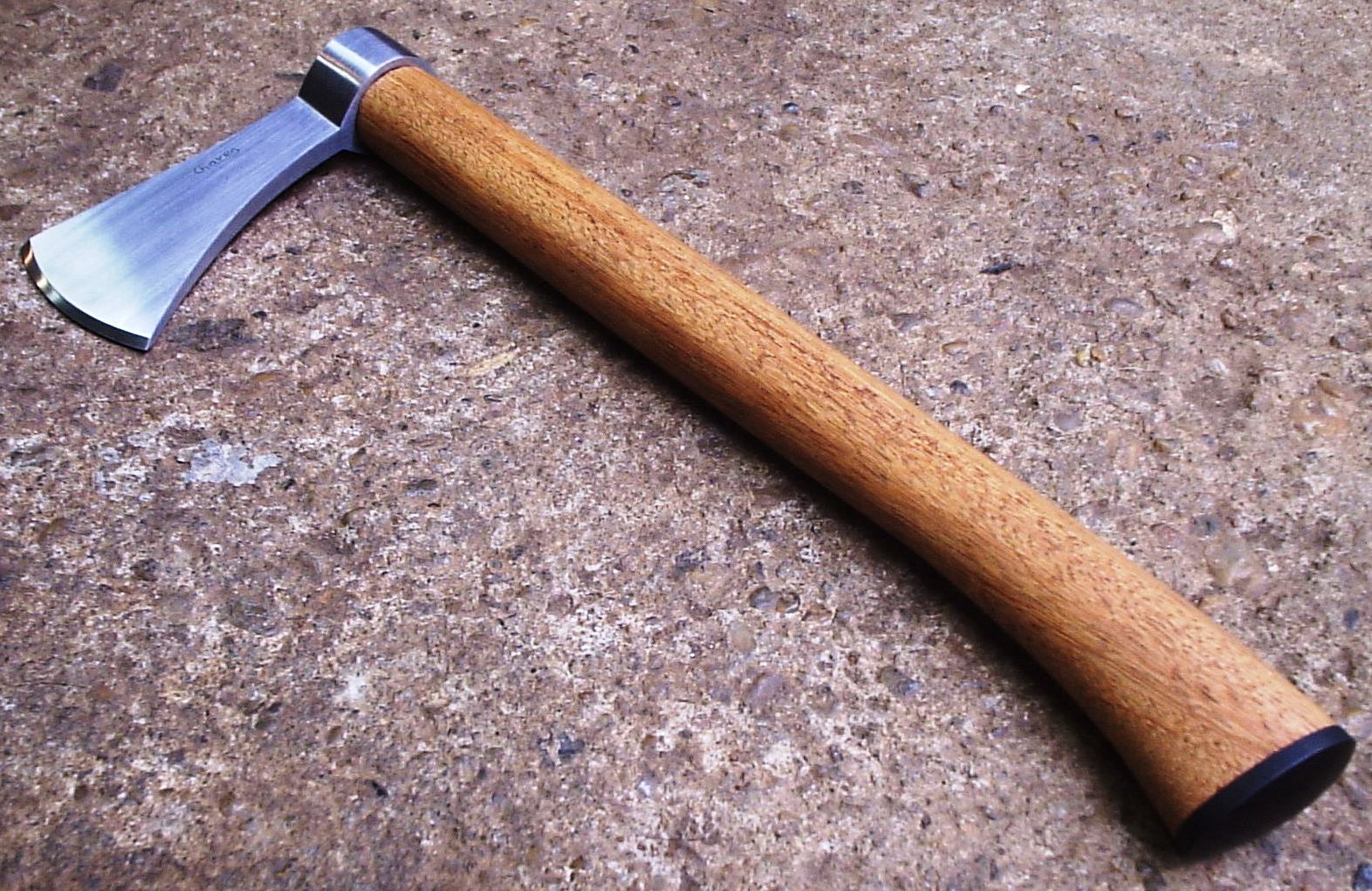 Cutelaria Artesanal: Machado de arremesso.