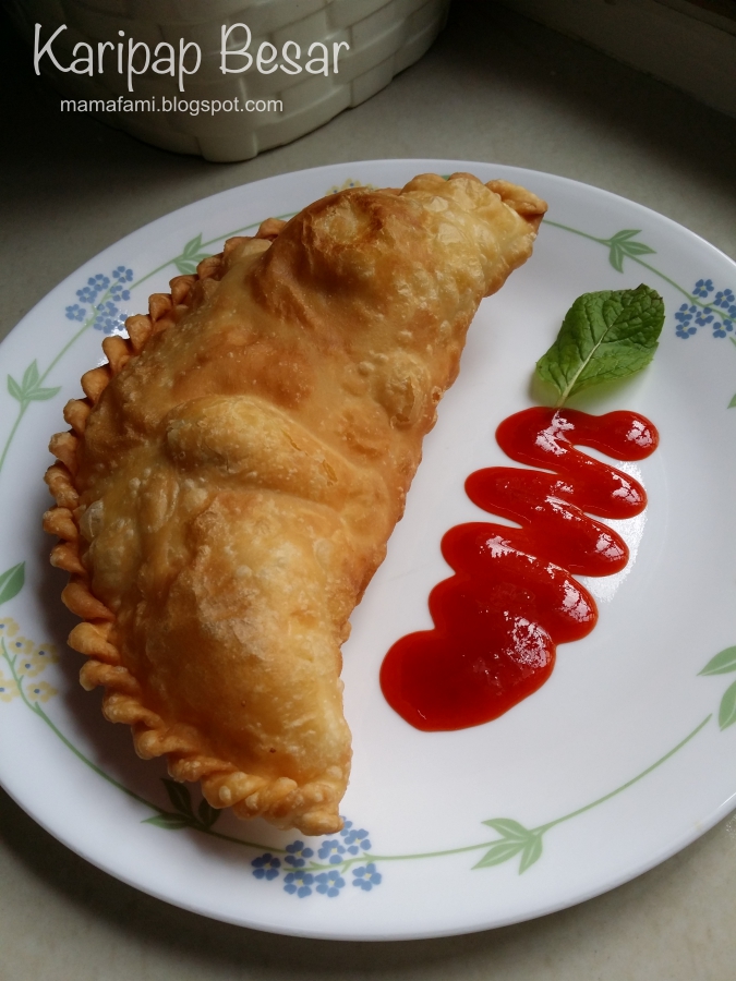 MamaFaMi's Spice n Splendour: Karipap Besar
