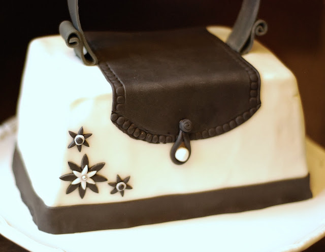 marzipan: Fondant-Covered Purse Cake
