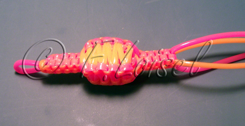 Vie-Pratique: Scoubidou à 4 fils, Technique de la bouteille