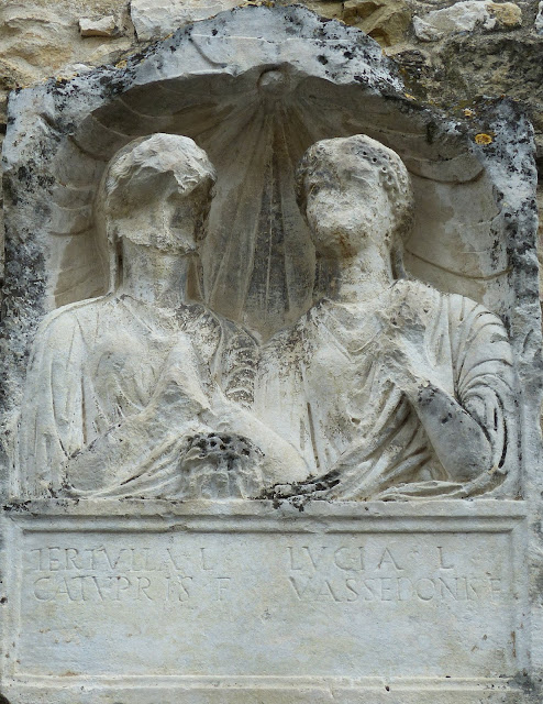 Le cippe de la place de l'Église