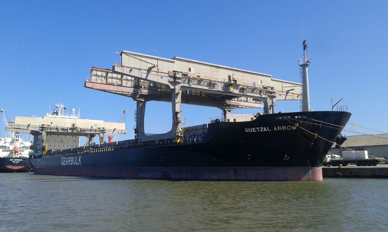 Santos Shiplovers: M/V Quetzal Arrow / C6YT4 - Carregando celulose