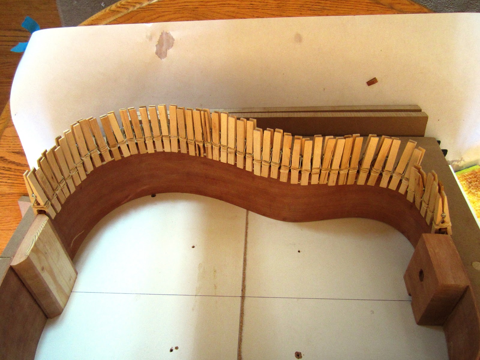 Glen's Guitar Build: Kerfed Lining...