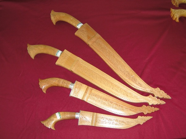 SUMBER ILHAM: UKIRAN HALUS PARANG BAJAU SAMA KOTA BELUD SABAH