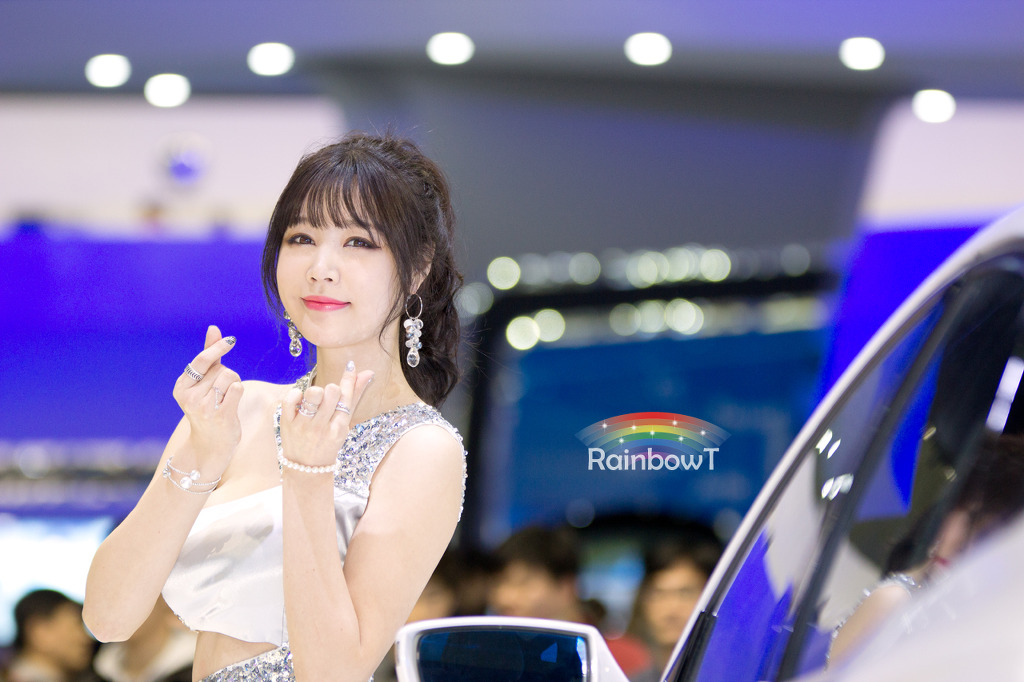 FinlandCar.com: Hong Ji Yeon At Seoul Motor Show 2015
