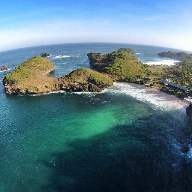 Pesona Wisata Raja Ampat di Pantai Srau Pacitan