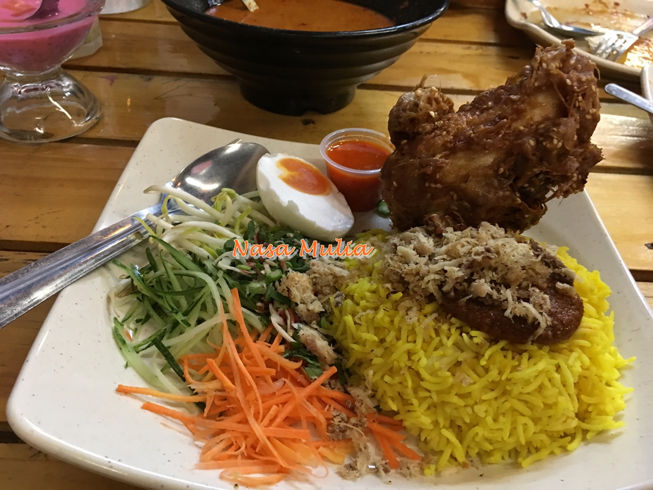 warna warni hidupku..............: Lao Mandre: Fizo Mawar Kitchen