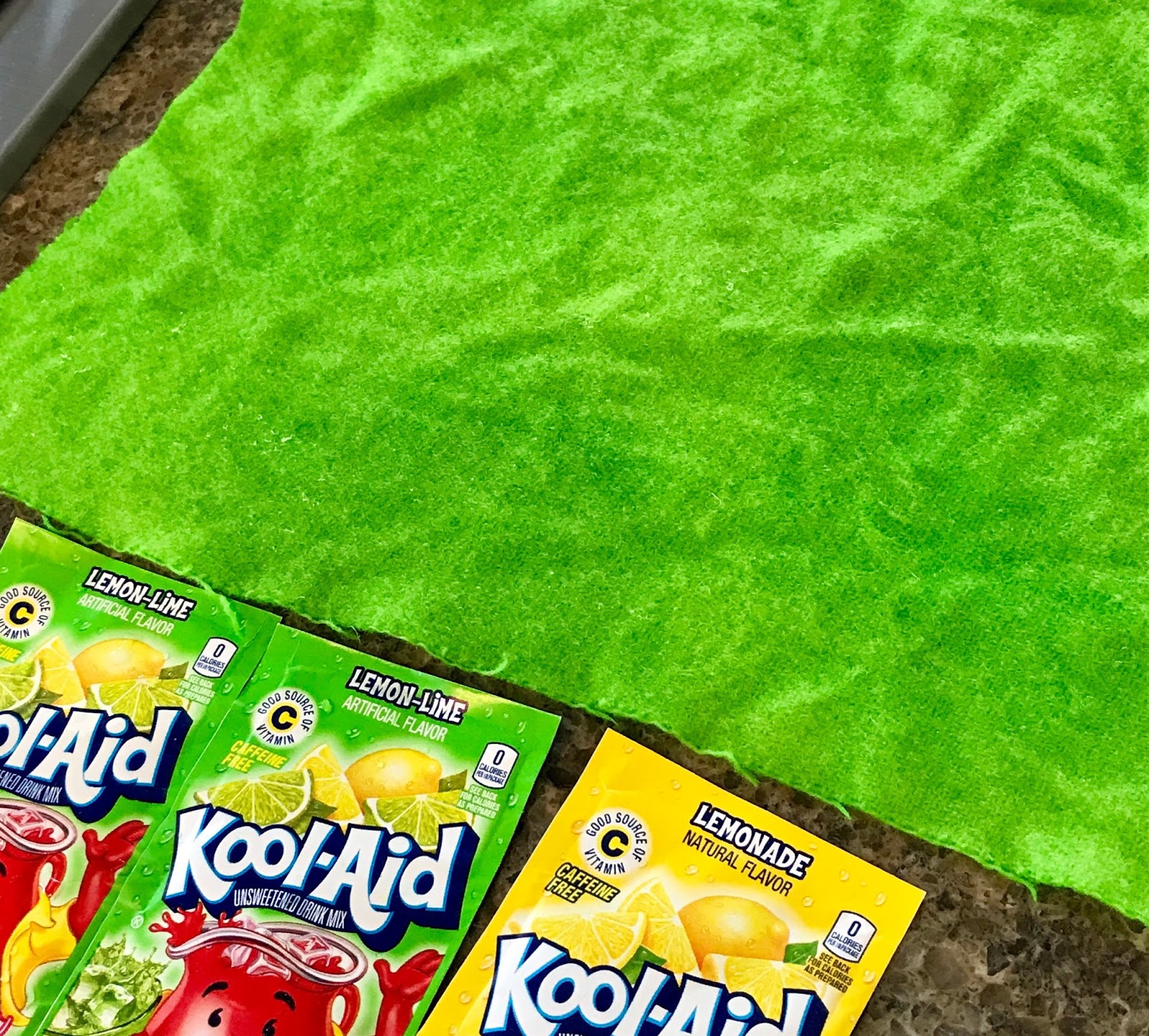 Sherrie loves color!: Dyeing wool with Kool-Aid