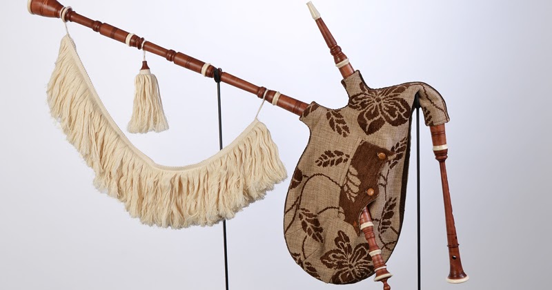 Instrumentos tradicionais: - Gaita